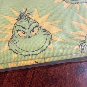 Dr. Seuss/The Grinch | Dining | Nwt The Grinch Tablecloth | Poshmark